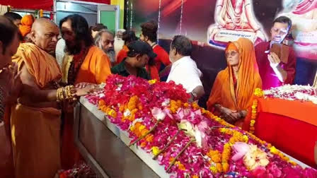 Highlight : Pilot Baba : उत्तराखंड पहुंचा पायलट बाबा का पार्थिव शरीर ...